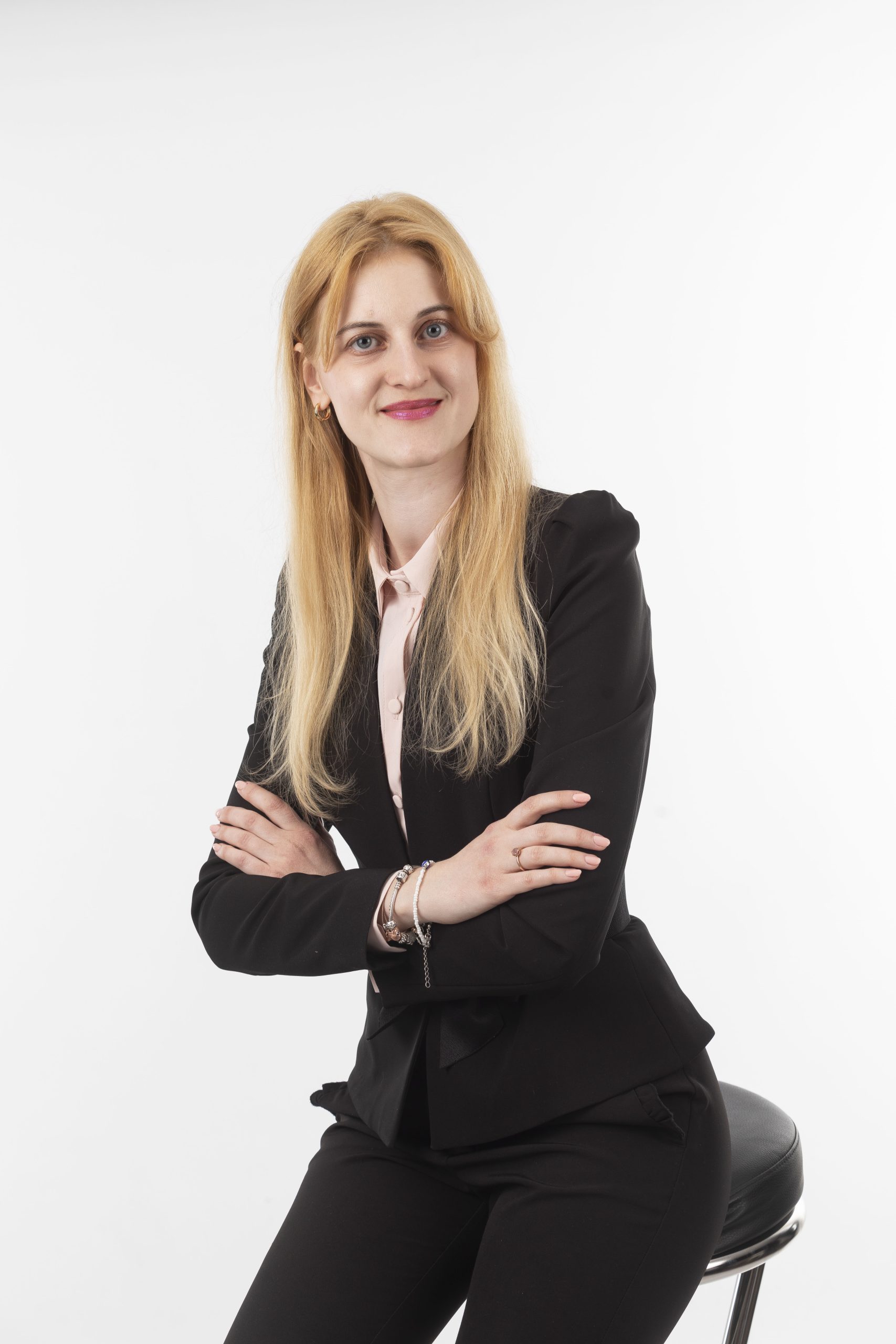 Barbara Hribar, mag. prav. - Civis